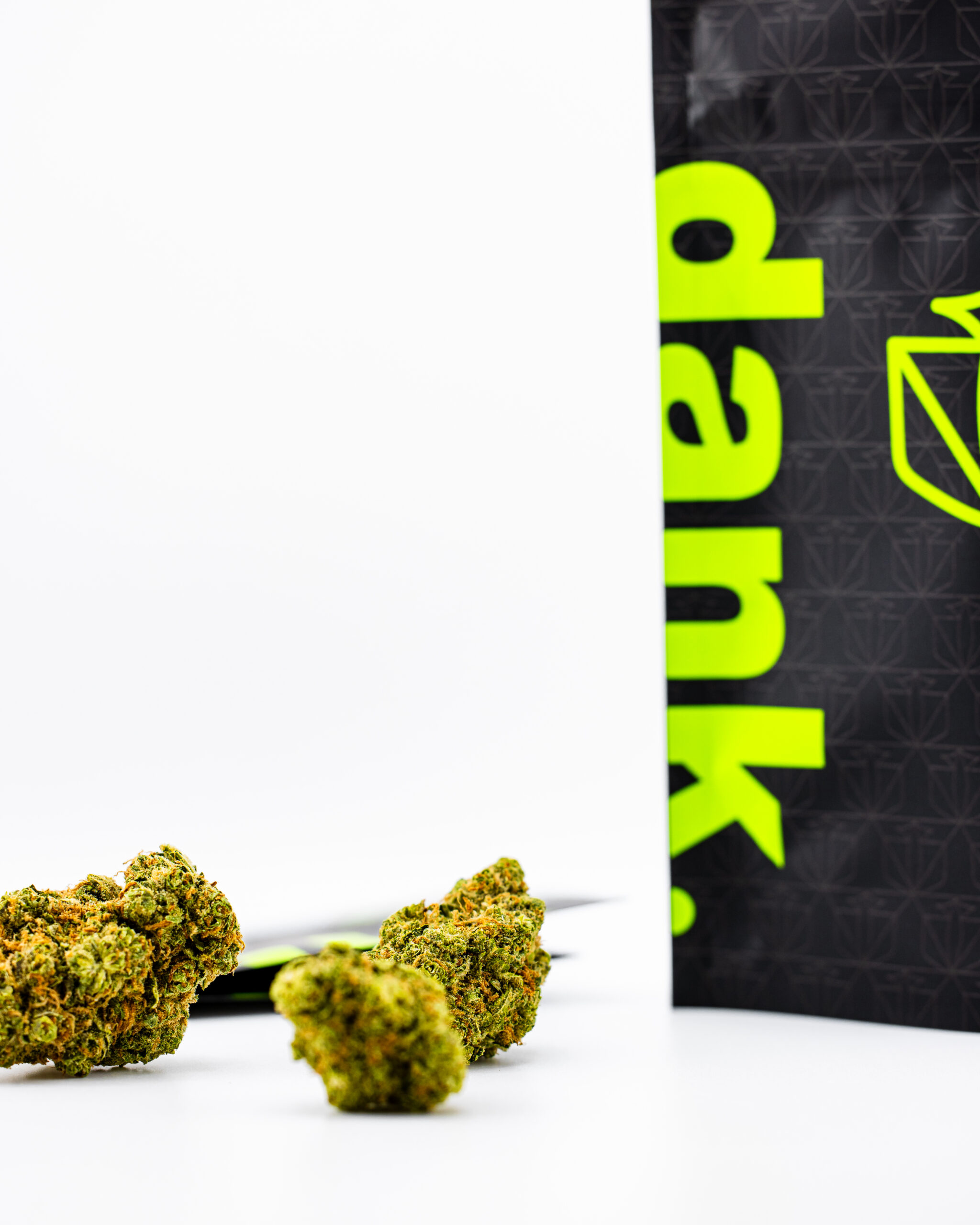 Dank Thin Mint Flower (Hybrid) 30% {3.5g} - FlynnStoned Cannabis Company